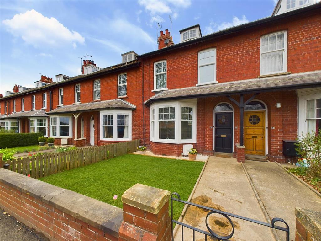 11 Mayfield, Whitby Road, Pickering, YO18 7HH 4 bed terraced house for ...