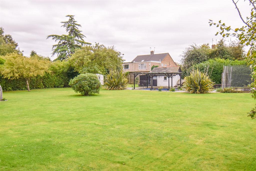 Boothferry Road, Hessle HU13 3 bed semi-detached house - £325,000