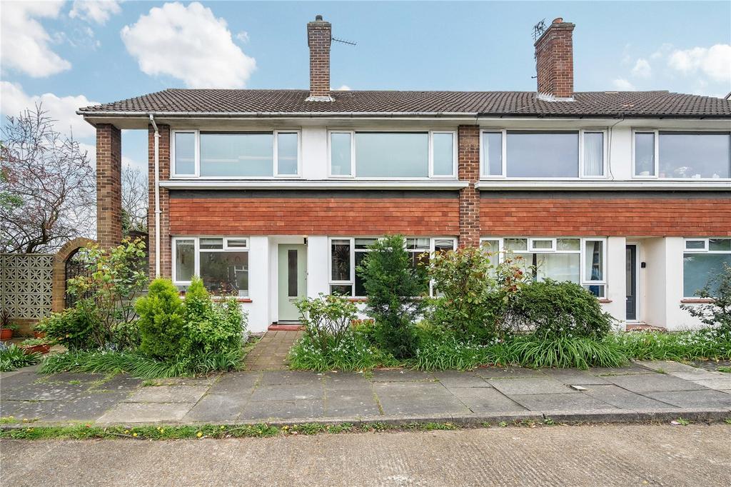 Raymond Close, Lewisham, London, SE26 2 bed maisonette - £450,000