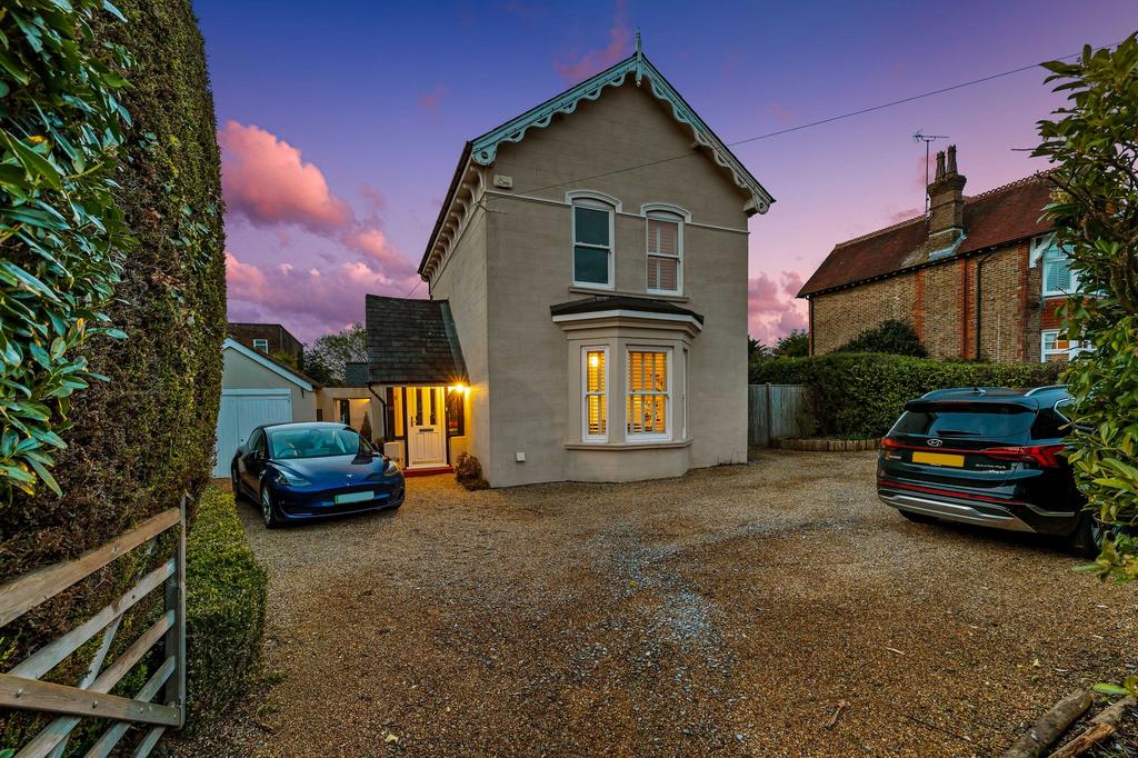 Park Road, Burgess Hill RH15 4 bed detached house - £900,000