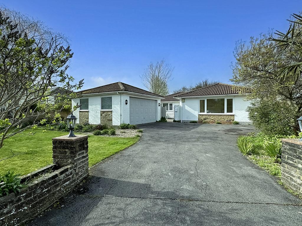Tithe Barn Close, Aldwick Bay Estate... 4 bed detached bungalow - £750,000