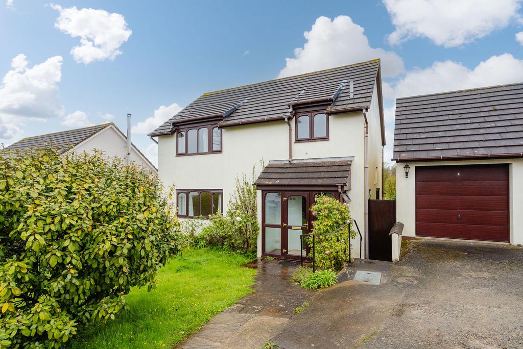 Pyne Gardens, Upton Pyne, EX5 3 bed detached house to rent - £1,650 pcm ...