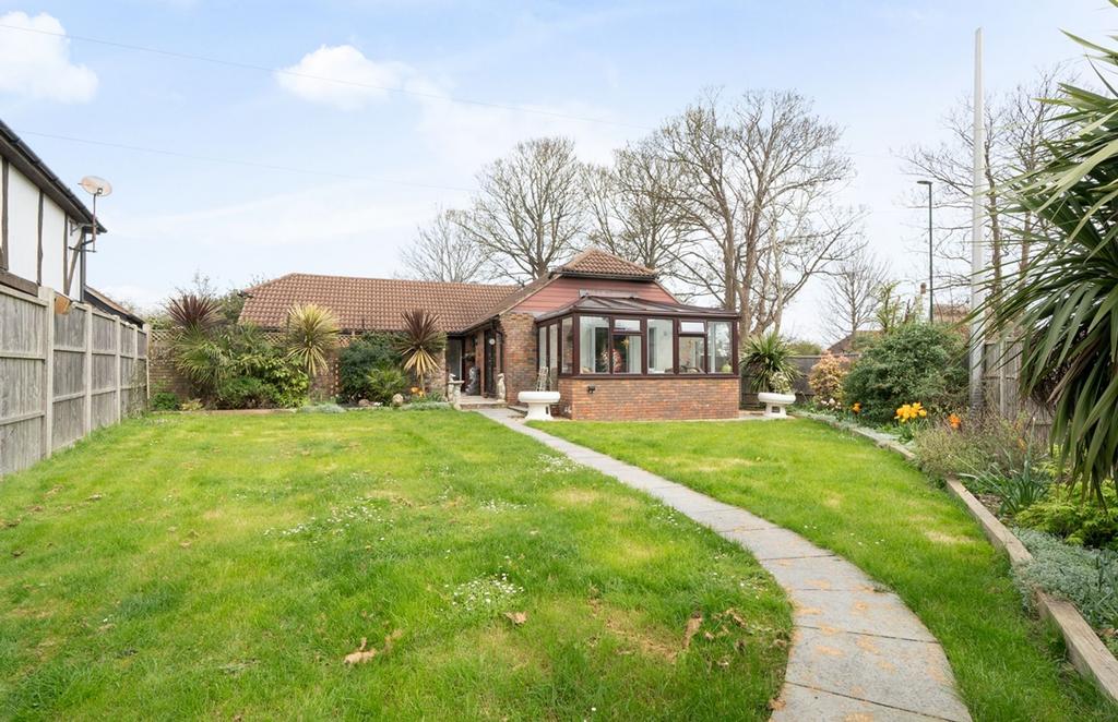 Middleton Road, Bognor Regis, PO22 3 bed detached bungalow - £450,000