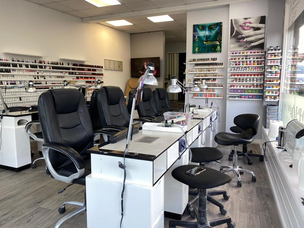 High Street, Wombwell S73 Shop - £1,100 pcm (£254 pw)