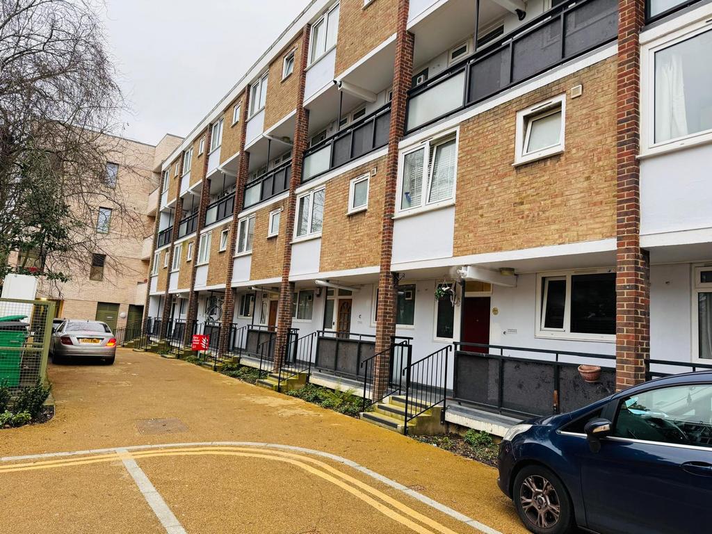 8 Sprewell House, Lytton Grove... 4 bed flat for sale - £625,000