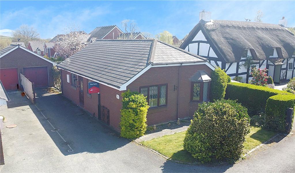 Leighton Road, Forden, Welshpool... 2 bed bungalow for sale - £200,000