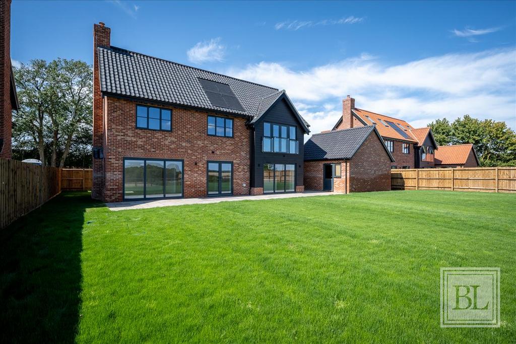 Brookwell Lodge, Grove View, Offton... 4 bed detached house - £775,000