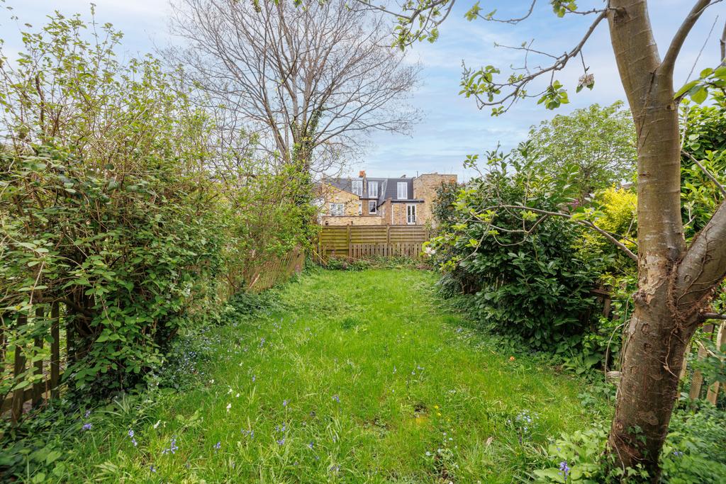 Niton Street, Fulham, London 3 bed maisonette - £950,000
