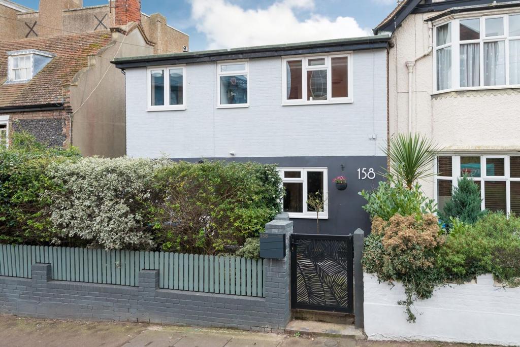 High Street, Ramsgate, CT11 2 bed semi-detached house - £275,000