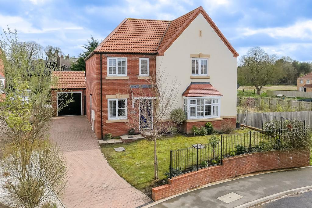 Malham Drive, Harrogate, HG3 4 bed detached house - £550,000