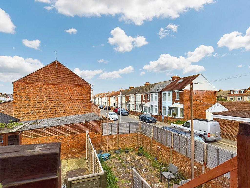 Stride Avenue, Portsmouth, PO3 2 bed flat - £190,000
