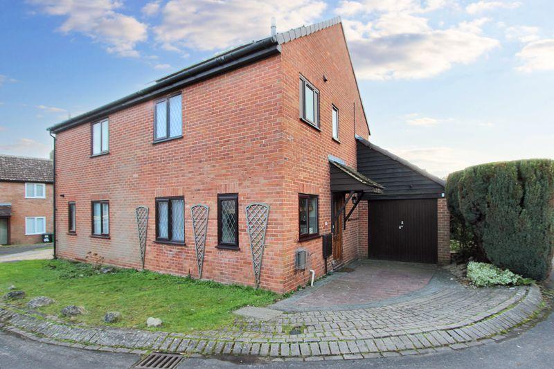 Saxon Way, Basingstoke RG24 3 bed semi-detached house - £365,000
