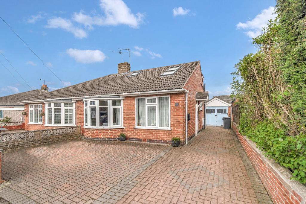 Brockfield Park Drive, York, YO31 3 bed semi-detached house - £300,000