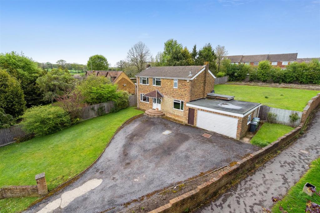 Windmill Drive, Widmer End HP15 4 bed detached house - £725,000