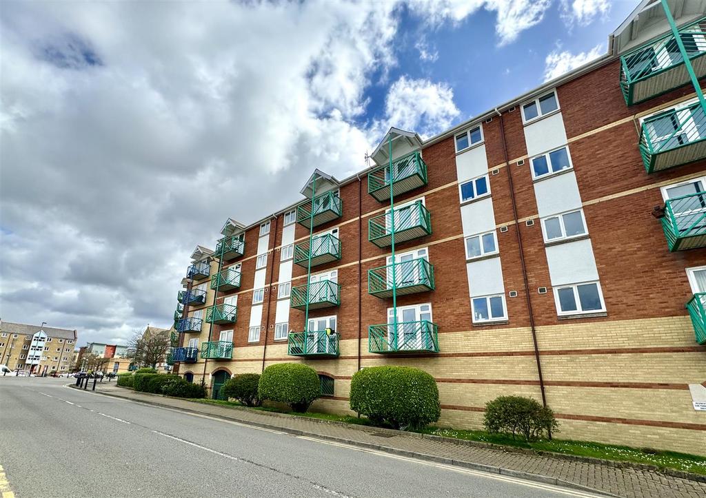 Trawler Road, Marina, Swansea 2 bed apartment - £159,950