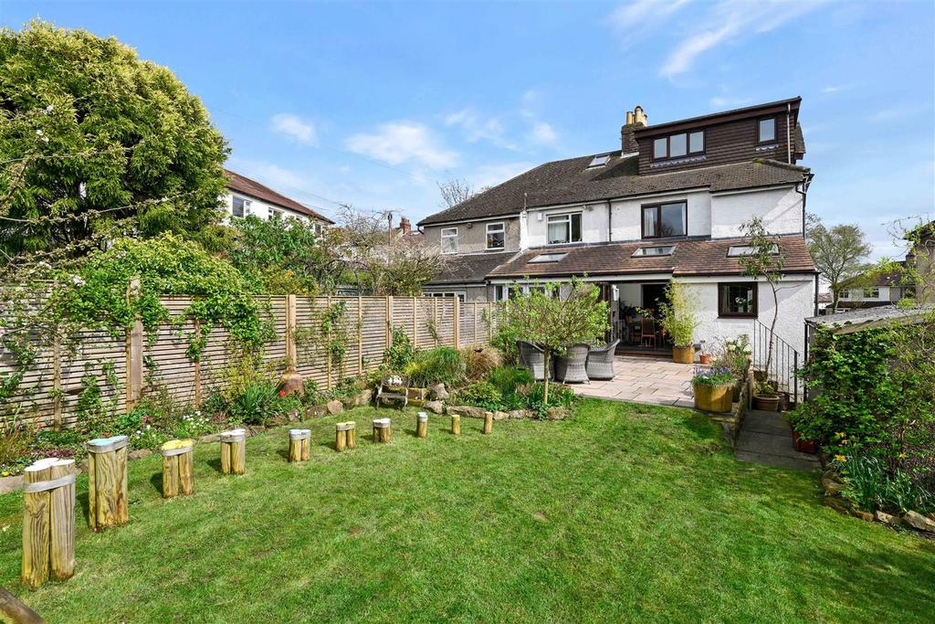 Carr Lane, Rawdon, Leeds 4 bed semi-detached house - £435,000