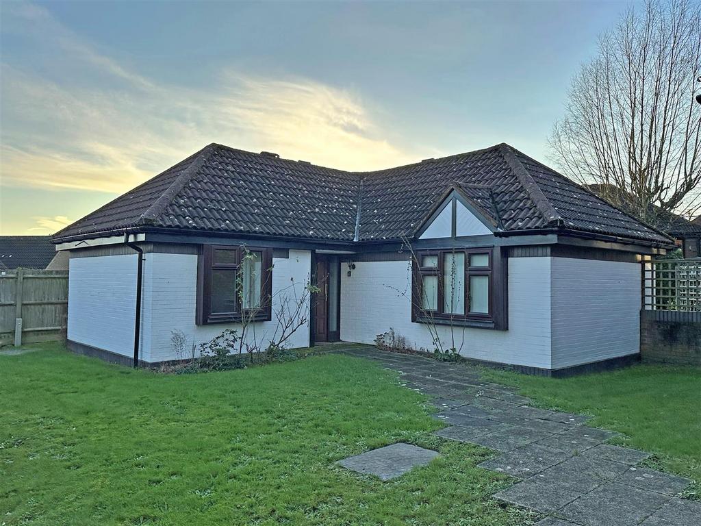 Haigh Crescent, Redhill 2 bed detached bungalow - £325,000