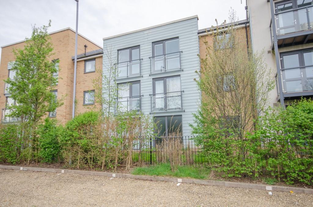Buttercup Crescent, Lyde Green... 1 bed flat - £195,000
