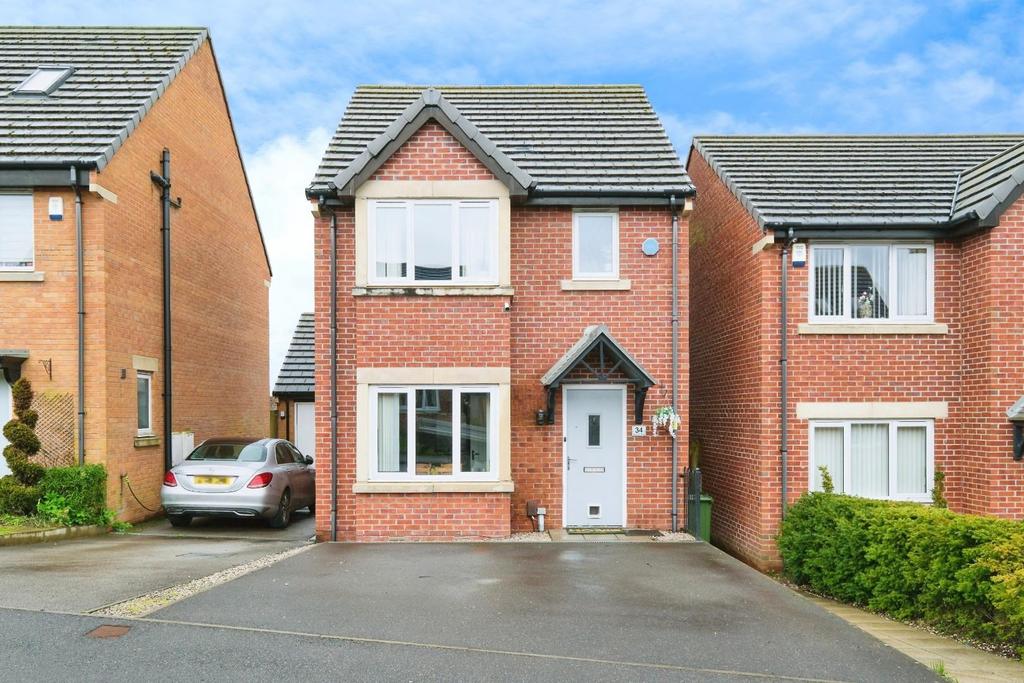 Round Hill Road, Pudsey, Leeds, LS28 3 bed detached house - £290,000