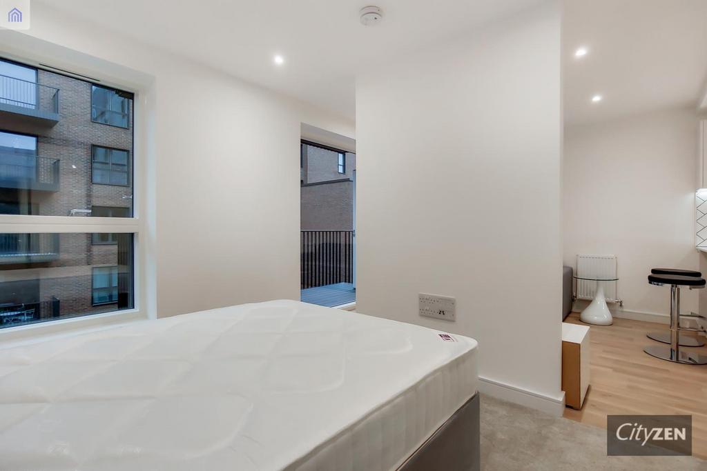 Edwin House, 2 Accolade Avenue... Studio - £1,257 pcm (£290 pw)