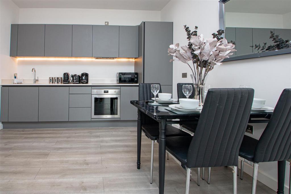 Foxhunter Drive, Linford Wood 1 bed apartment - £1,175 pcm (£271 pw)