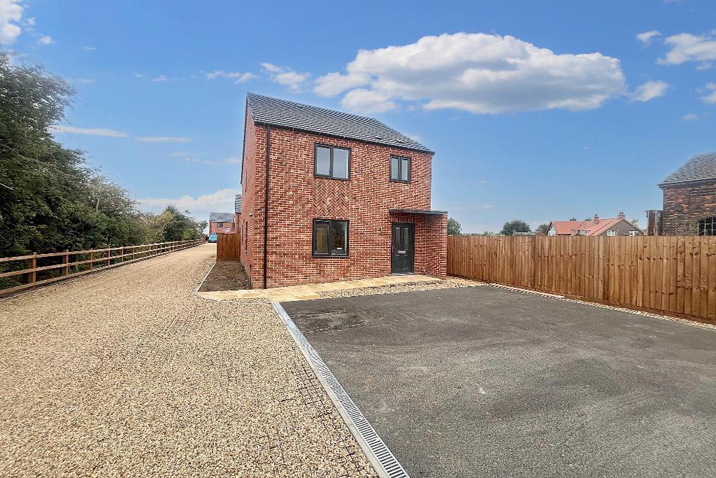 6 Marshall Drive, Cowbit 3 bed detached house for sale - £285,000