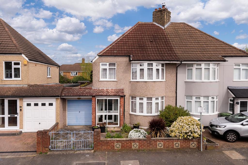 Heathside Avenue Bexleyheath Da7 3 Bed Semi Detached House £475 000