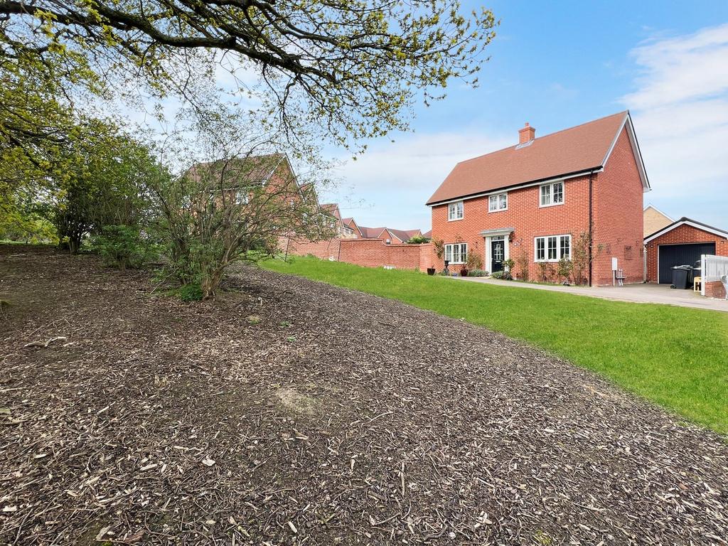 Townrow Avenue, Braintree, CM7 4 bed detached house - £550,000