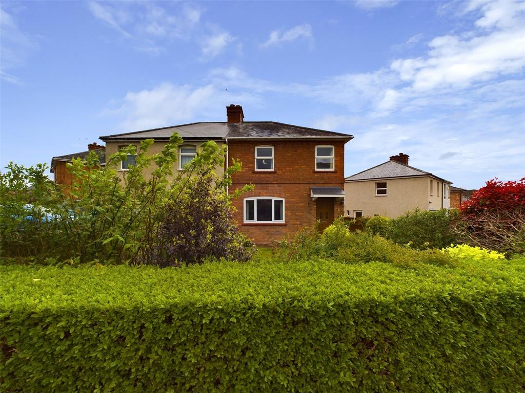 Mayfield Avenue, Worcester... 3 bed semi-detached house - £220,000