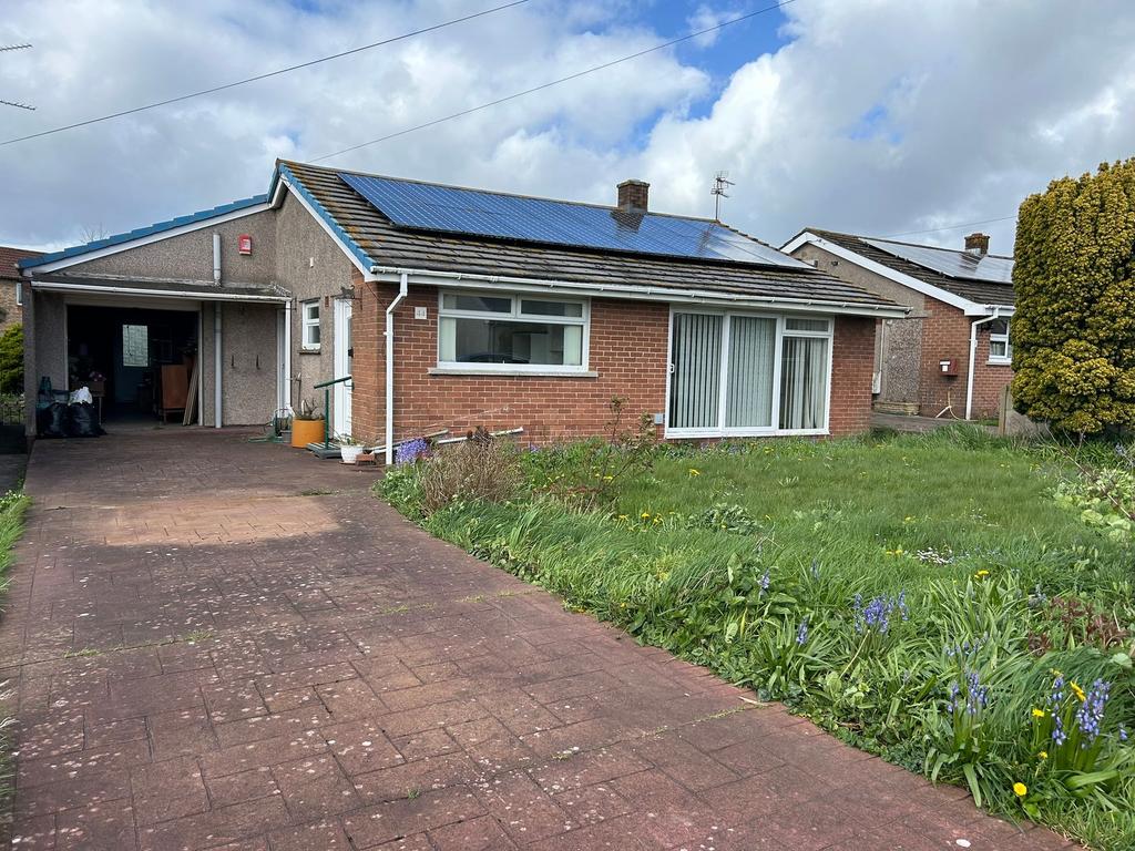 Matthew Road, Rhoose, CF62 3 bed detached bungalow - £325,000