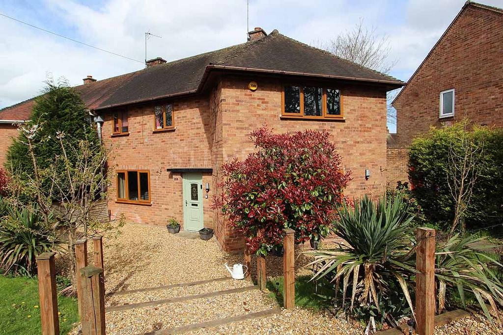 Castlecroft Road, Castlecroft... 3 bed semi-detached house - £260,000