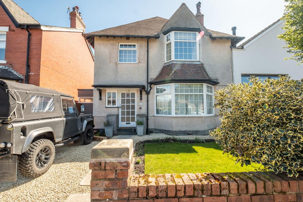 Princes Road, Lytham St. Annes, FY8 3 bed semi-detached house - £369,950