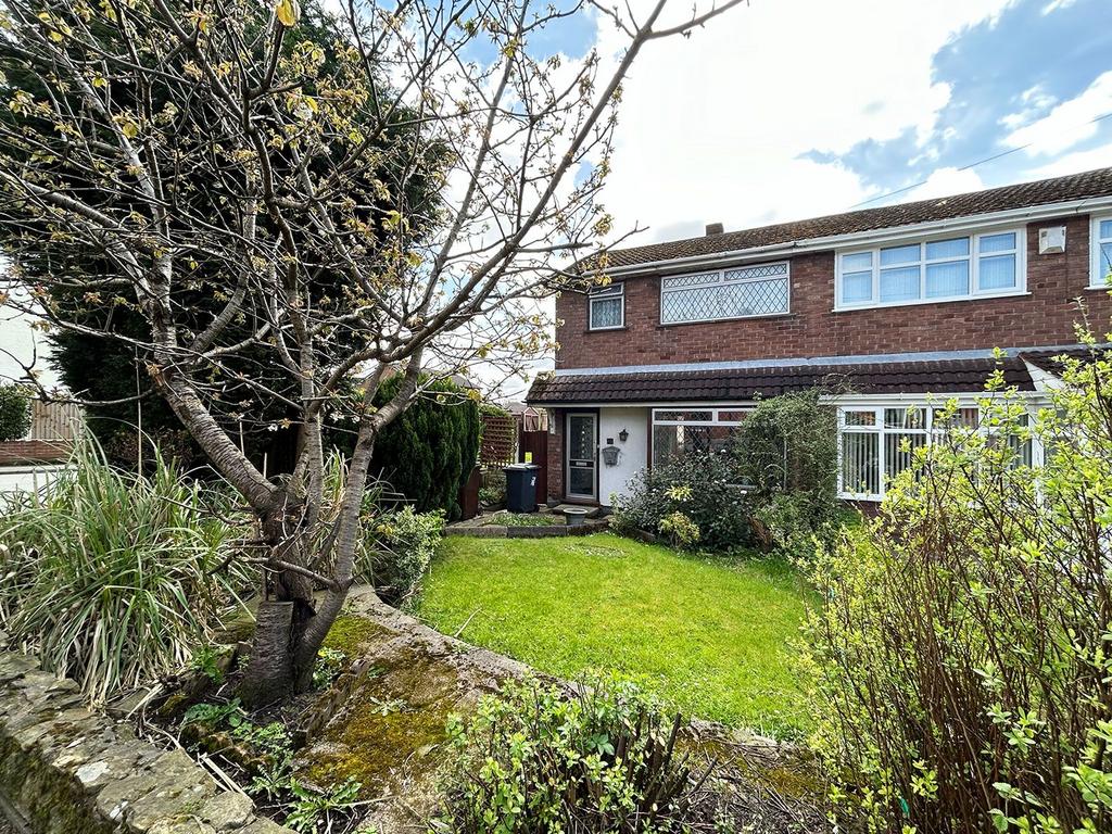 Low Bank Road, Wigan... 3 bed semi-detached house - £165,000
