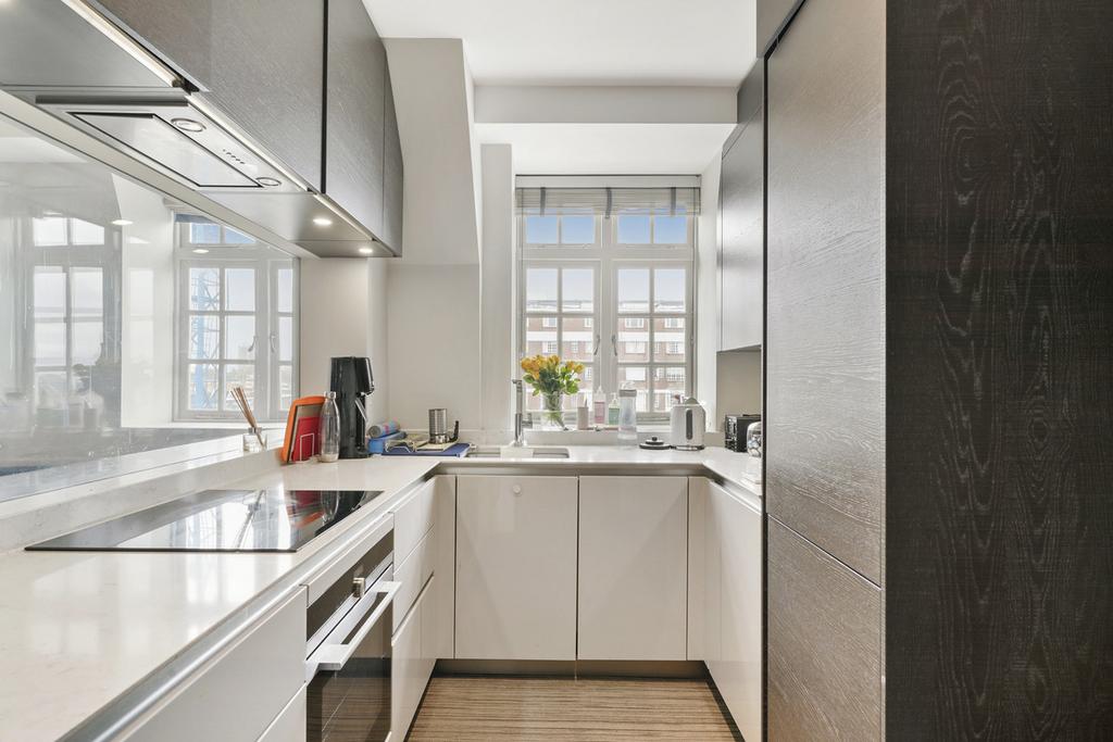 Whiteheads Grove, London, SW3 1 bed apartment - £2,817 pcm (£650 pw)