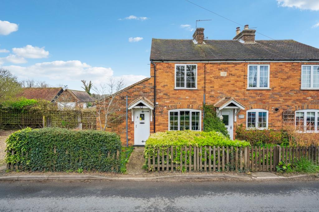 Chartridge, Chesham, Bucks, HP5 2 bed end of terrace house for sale - £ ...