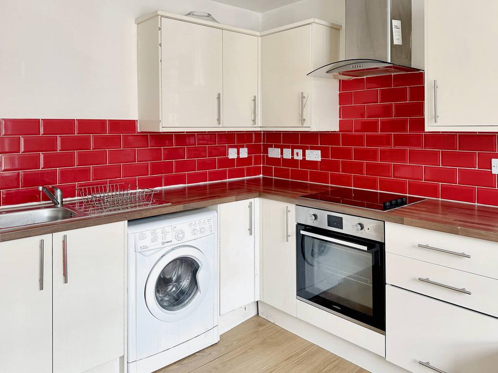 Westcotes Drive, Leicester LE3 3 bed ground floor flat - £1,600 pcm (£ ...