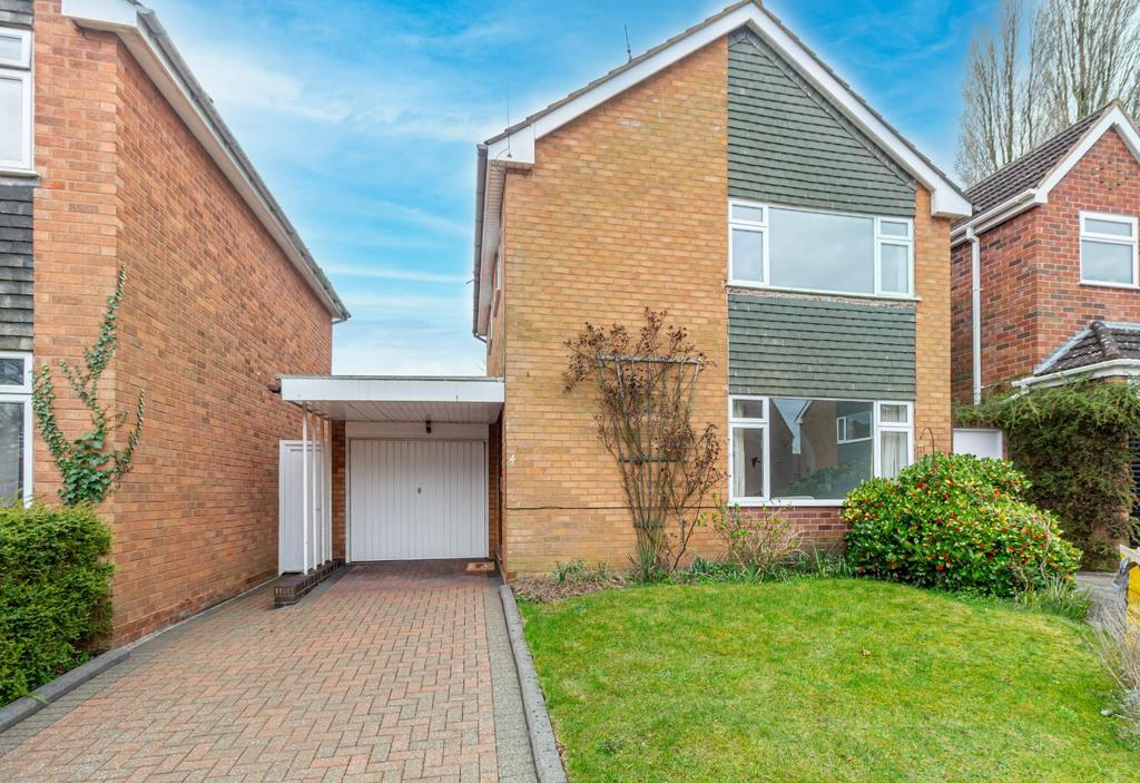 Rathmore Close, Stourbridge, DY8 2RS 3 bed detached house - £300,000