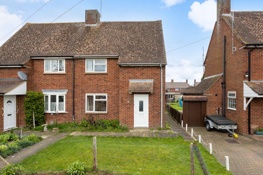 Weston Turville, Aylesbury HP22 2 bed semi-detached house for sale - £ ...