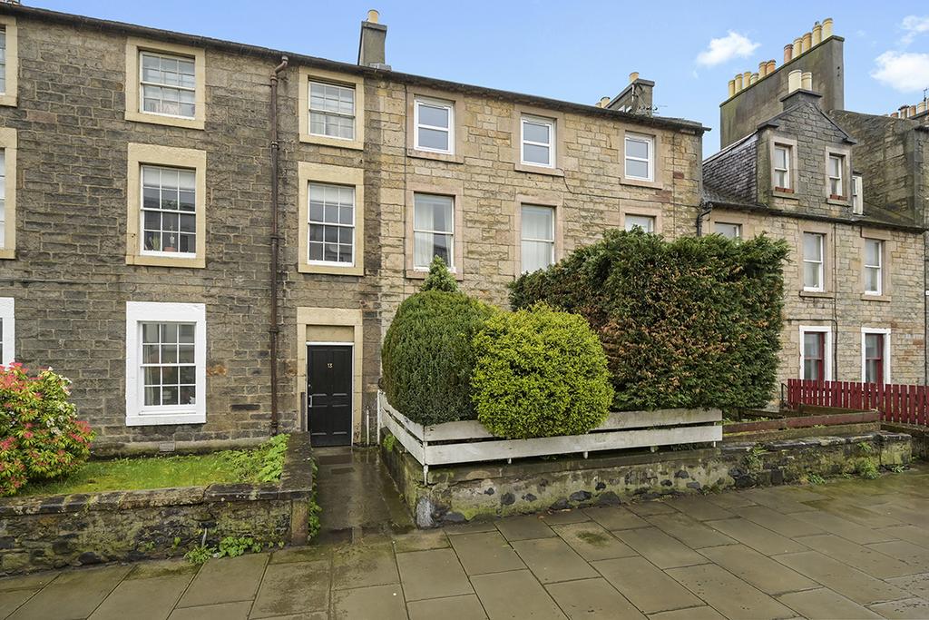 13A Annfield, Edinburgh, EH6 4JF 1 bed ground floor flat - £140,000