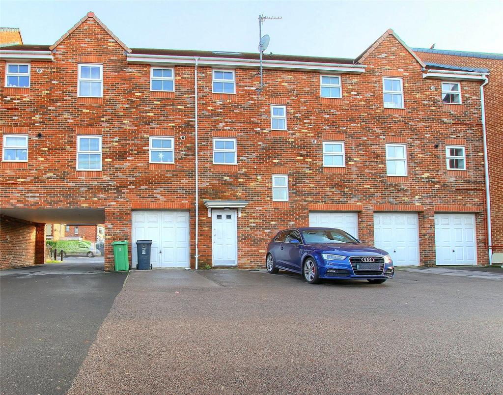 Raby Road, Hartlepool 2 bed flat for sale - £79,995