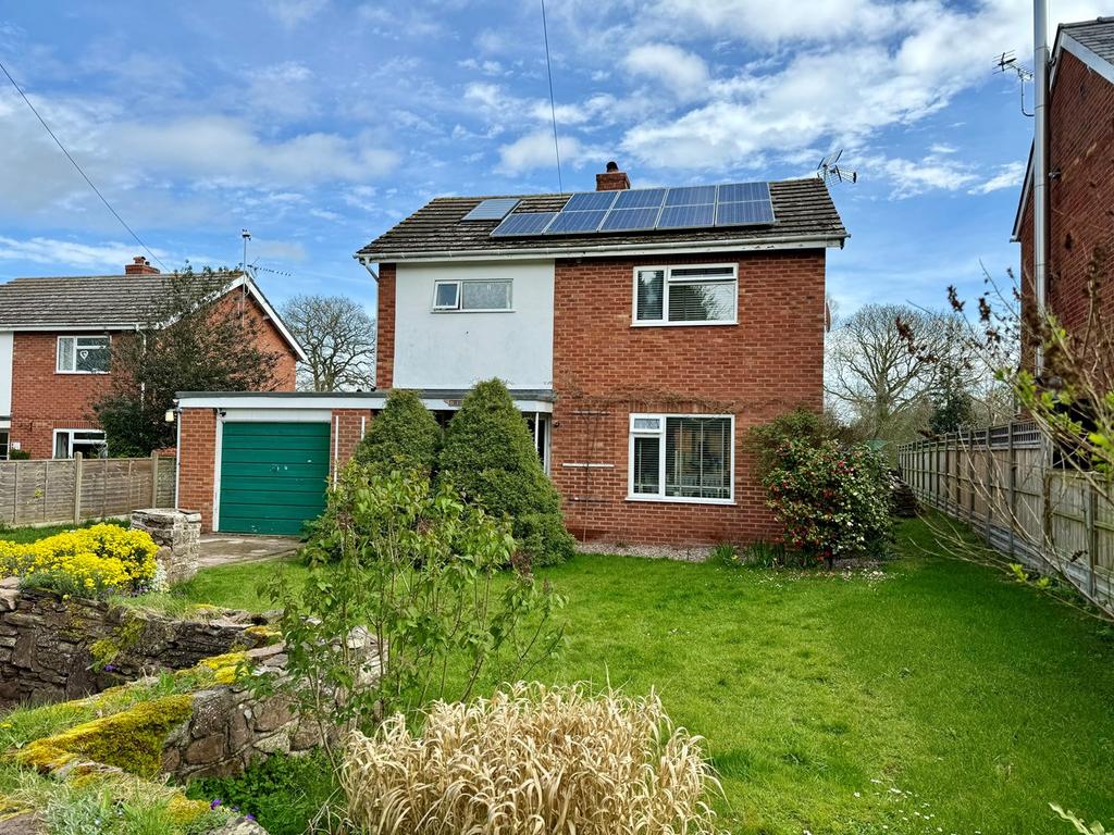 Staunton-on-Wye, Hereford, HR4 3 bed detached house - £325,000