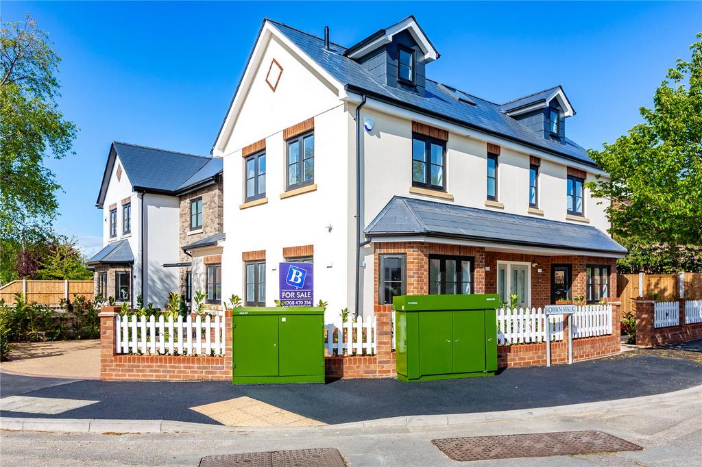 Rowan Walk, Hornchurch, RM11 4 bed detached house - £1,000,000