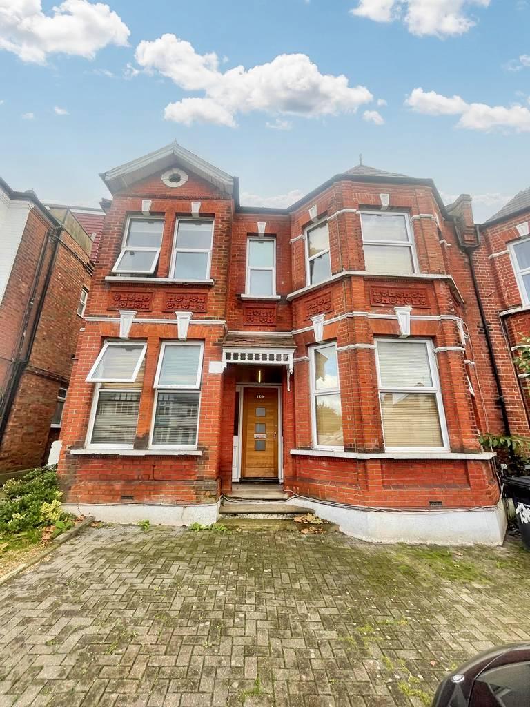 Station Road, London NW4 Studio - £1,100 pcm (£254 pw)