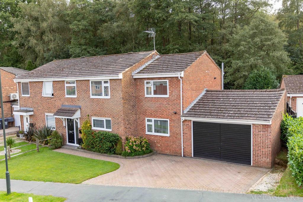 Hazel Way, Crawley RH10 4 bed semi-detached house - £535,000
