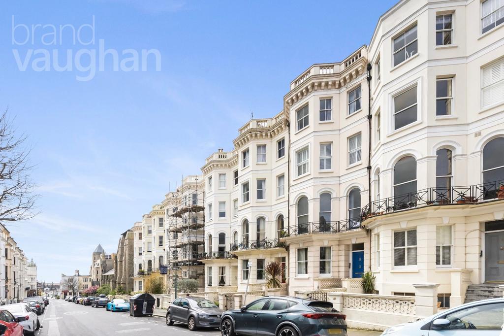 Cambridge Road, Hove, East Sussex, BN3 2 bed flat - £450,000