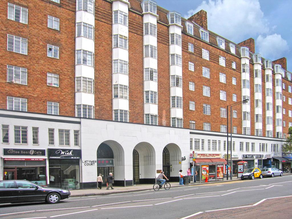 Latymer Court, Hammersmith Road... 1 bed flat to rent - £1,850 pcm (£ ...