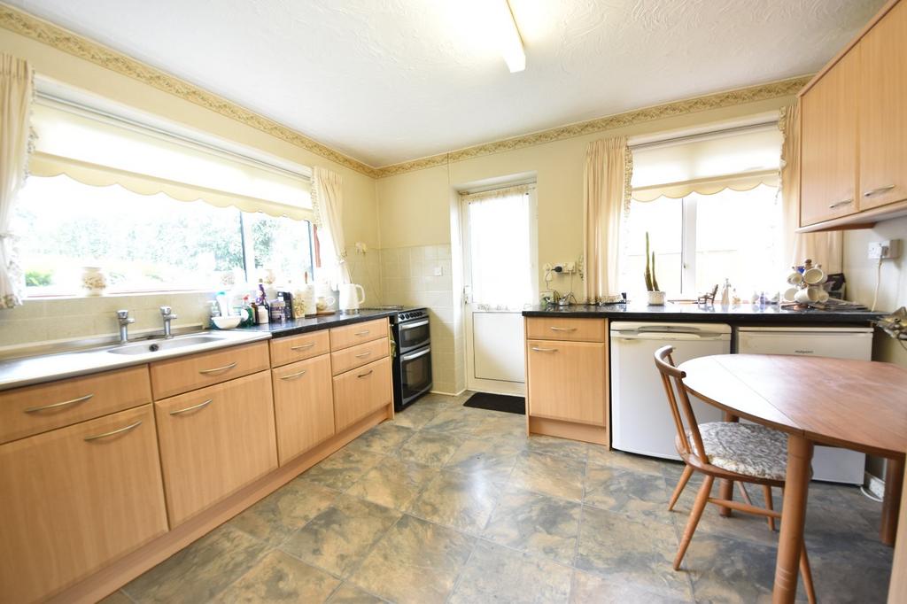 Highlea Avenue, Flackwell Heath, High... 3 bed bungalow for sale - £560,000