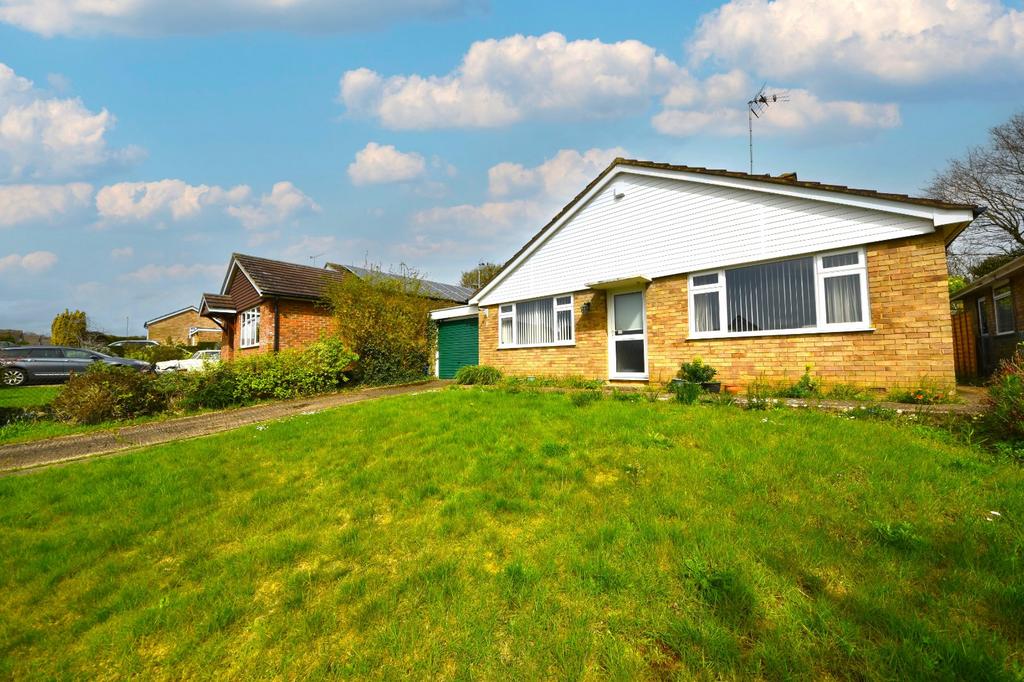 Highlea Avenue, Flackwell Heath, High... 3 bed bungalow - £560,000