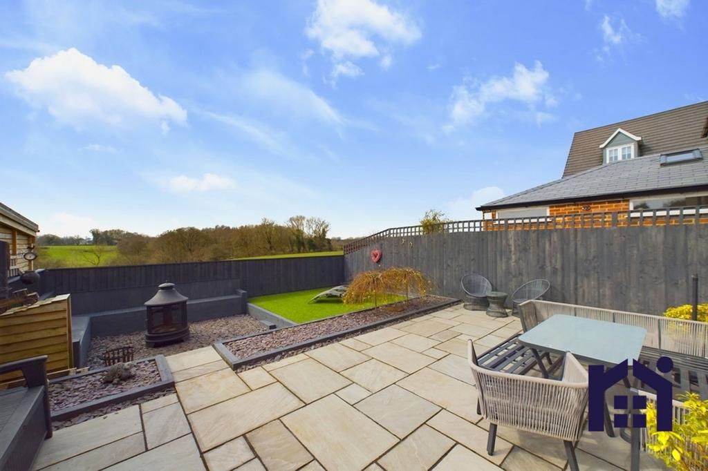 Mill Lane, Coppull, PR7 5WP 4 bed detached house - £300,000