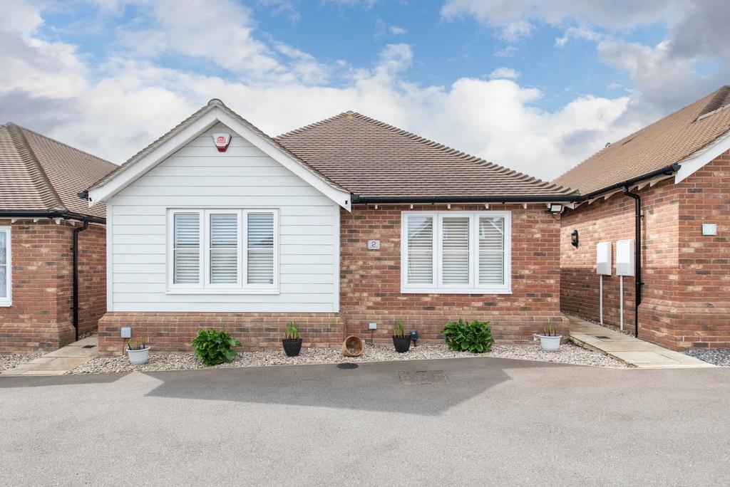 Readers Close, Chalk, Kent, DA12 2 bed bungalow - £450,000